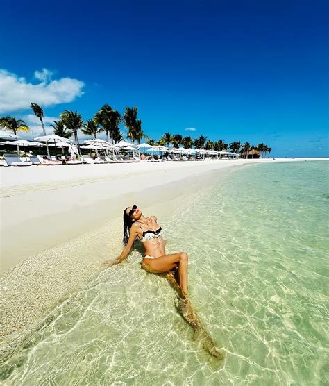Alessandra Ambrosio Takes Mexico
