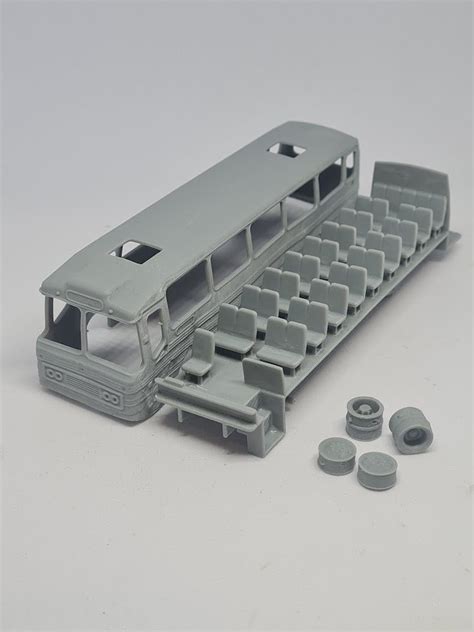 Bedford Yrt Bus Ho Scale — 3 Foot 6 Models