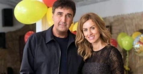 Бебе проплака в семейството на Веселин Маринов той и жена му бутат бебешка количка За Жената