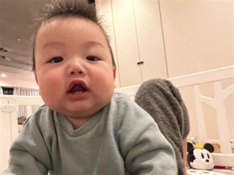あいのり・桃の夫、子育てするまで知らなかったことを告白「乳中切歯を見て薄っすら驚いた」 話題 Abema Times
