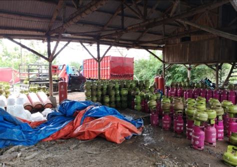 Aparat Kepolisian Di Garut Gerebeg Gudang Pengoplosan Gas Bersubsidi