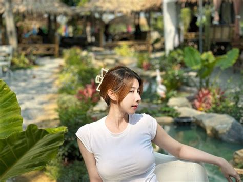 G I Xinh Di N Trang Ph C Thi U V I Ng B N C Ph G Y Tranh C I C C