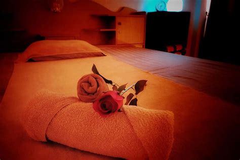 Download Relax In Luxury With A Massage In Our Seamless Room