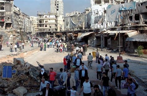 Syrie à Homs Les Habitants Retournent Dans Les Ruines De La Ville
