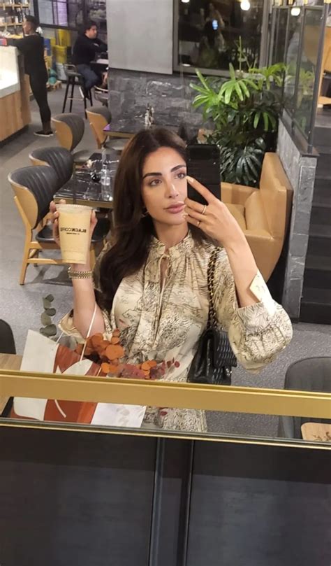 Sabeeka Imam New Gorgeous Pictures With Friends Reviewitpk