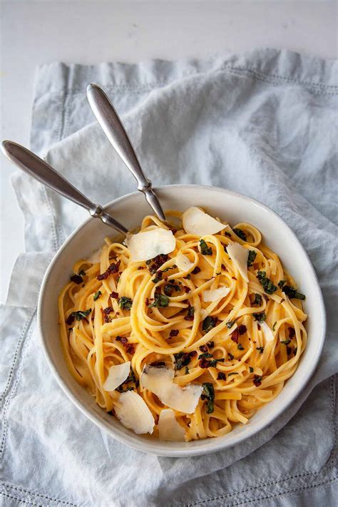 Creamy Butternut Squash Pasta With Bacon And Crispy Sage Foodtasia