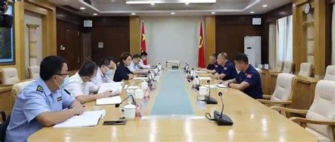 郑西总队长与防城港市市长黄江座谈交流工作救援市政府