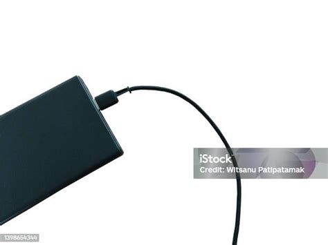 흰색 배경에 절연 된 Usb 케이블이있는 검은 색 전원 은행 Usb 케이블에 대한 스톡 사진 및 기타 이미지 Usb 케이블