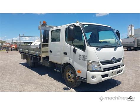 Buy Used Hino 300 Series 917 Crew Cab Tippe Trucks 1187702