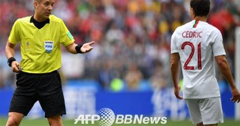 [월드컵]포르투갈 모로코전 호날두에게 유니폼 요청한 美주심 논란