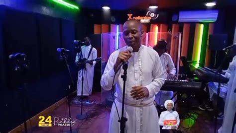 Awa Yin O Olorun Awa Njeworepe Iwo Ni Oluwa Gbogbo Aiye Nfori Bale