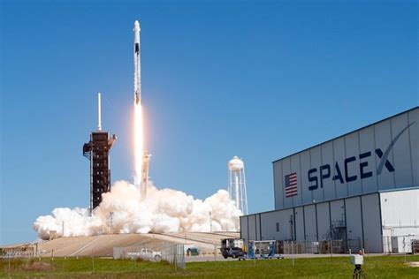 Ri Dilalui Garis Khatulistiwa Elon Musk Mau Bangun Lokasi Peluncuran