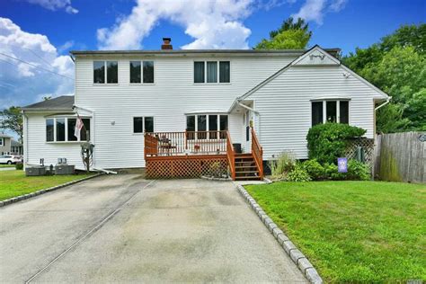 1296 Lakeshore Dr Massapequa Park Ny 11762 Redfin