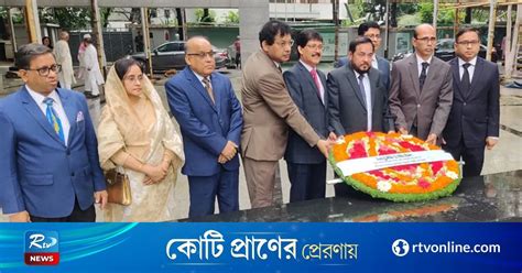 বঙ্গবন্ধুর প্রতিকৃতিতে নতুন ৯ বিচারপতির শ্রদ্ধা