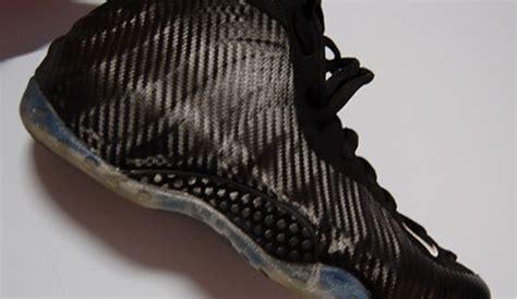 勘履滑手機 民間創意變官方版？nike Air Foamposite One 碳纖維配色預計今年登場