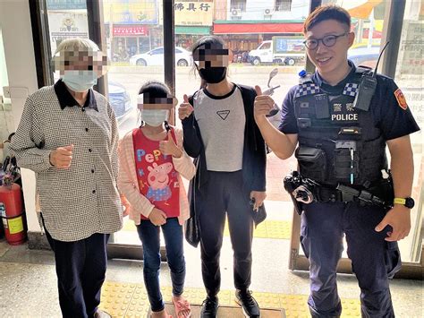 迷途路口無助徘徊 竹園警助老婦人和家人相聚