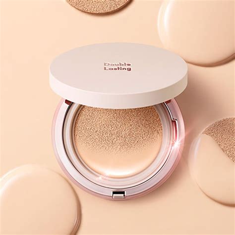 A lightweight cushion foundation that makes the skin bright and glowy ...