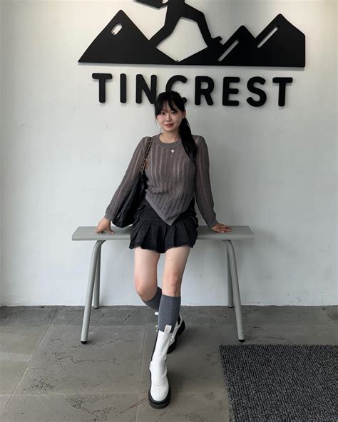 가현 난생 처음 써보는 가발 ㅎㅎㅎㅎ 애매한 기장인 중단발이여서 머리 묶을 때마다 아쉬웠는데 포니테일 가발로 커버해서 완전 굳굳 🩶 목장에 있는 소들로