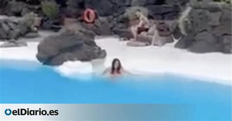 Una turista se salta la prohibición y se da un baño en los Jameos del