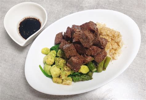 큐브 스테이크 덮밥