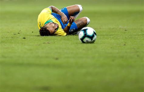 Lesão No Tornozelo Tira Neymar Da Copa América Correio De Carajás