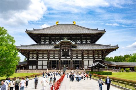 Todaiji Temple Nara Japan People On The Way To Visit Todaiji Temple
