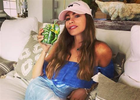 45 летняя София Вергара показала роскошную фигуру в купальнике 24СМИ