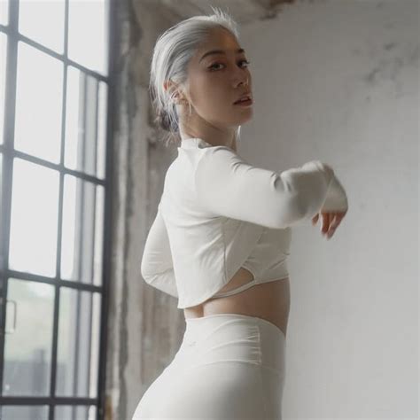 萬能的threads，我想找一個在香港，五官偏混血的樣子或者外國的，有紋身的女生做我的品牌大使 swaltywear，不一定要模特，身高沒有