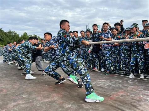 喜迎二十大 建功新时代——材料科学与工程学院举办2022级新生拔河比赛 景德镇陶瓷大学材料科学与工程学院