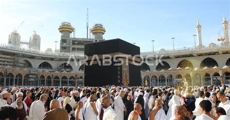 الطواف حول الكعبة المشرفة، صورة مقربة لحجاج بيت الله الحرام ،الحرم