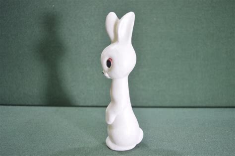 Купить Игрушка пластмассовая Заяц зайчик беляк Клеймо ОХК Охтален 26 коп Пластмасса СССР