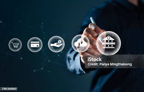 가상 화면에서 온라인 뱅킹 아이콘 및 네트워크 연결 아이콘 온라인 결제 쇼핑 및 디지털 기술 비즈니스를 만지는 사업가 가상현실에 대한 스톡 사진 및 기타 이미지 Istock