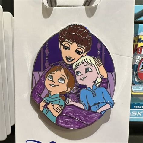 Anna And Elsa Pin Up