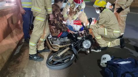 Jovem Motociclista Fratura A Perna Após Colidir Com Carro No Trevo