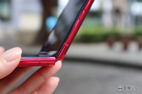 開箱摺疊手機 motorola razr 40 ultra 一週評價心得摩托羅拉回來了 電獺少女女孩的科技日常 App科技酷品生活與美食