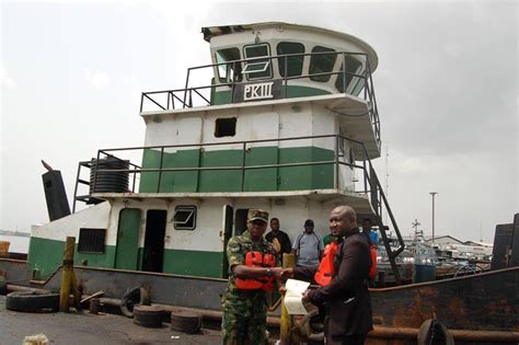 5 Suspected Oil Thieves Handed Over To Efcc Photos