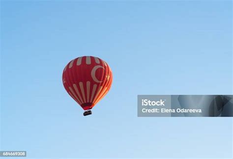 뜨거운 공기 풍선 비행 밸리입니다 카파도키아입니다 터키 Popular Party에 대한 스톡 사진 및 기타 이미지 Popular Party 경관 계곡 Istock