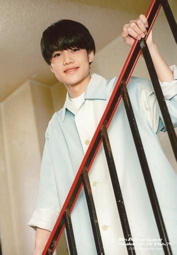 駿河屋 Lil かんさい大西風雅膝上・衣装水色・左手手すり「僕らaぇgroupがbrakeしそうですねん」オリジナルフォト