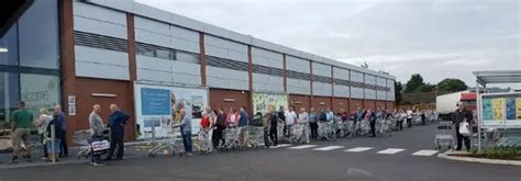 Prosecco Stampede At Lidl Long Queues As Gloucester Folk Push And Shove For Bargain Booze