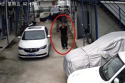 嫌疑人骑车迎面而来，民警一眼认出三秒钟抓捕归案