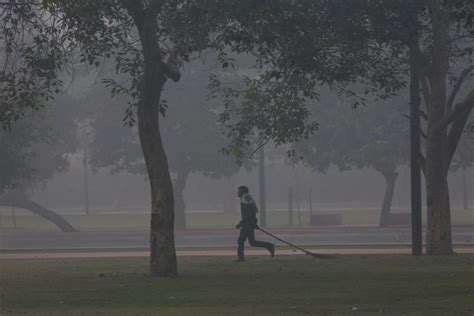Kabut Asap Tebal Selimuti New Delhi Potensi Penyakit Paru Meningkat