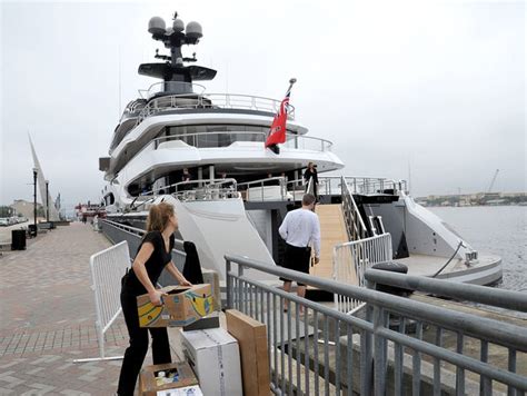 Jaguars Owner Shad Khan Docks Super Yacht Kismet On The St Johns