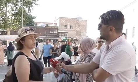 Sokak Röportajında Konuşan Bir Kadın Yabancılara Satılan Mülkler İçin Bunlar Daha İyi