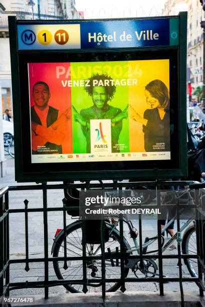 17 Affiche Metro Photos And High Res Pictures Getty Images
