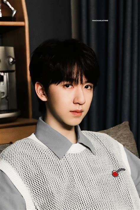 关于深海热衷于给贺峻霖微 博换色这件事。 知乎