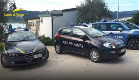 Salerno Aggredisce Cittadino Su Lungomare Arrestato ZON