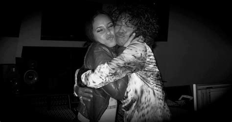 Pin by dominique amber on Whit | Whitney houston, Whitney houston ...