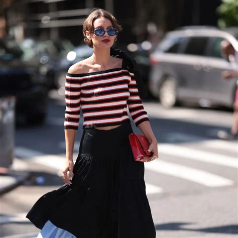 Шторка — наймодніша стрижка теплого сезону 2025 яку обирають модниці Читайте на Ukr Net