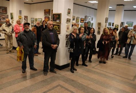 130 картини на 20 русенски художници разказват за тънката граница между