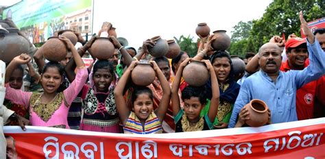 Samajwadi Party Workers Demonstration Against Shortage Of Drinking Water